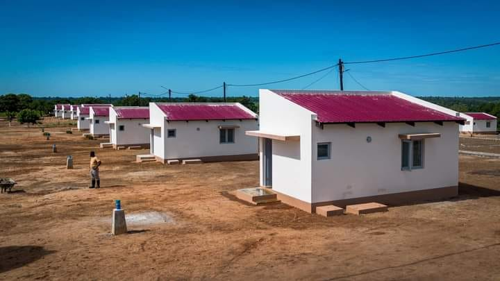 PRESIDENTE FILIPE NYUSI INAUGURA 24 NOVAS CASAS DO TIPO ZERO EM NAMPULA ...
